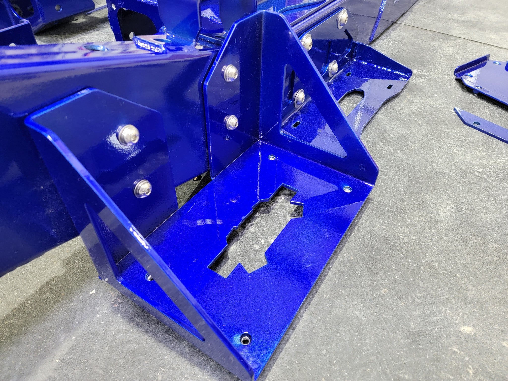 Battery angle bracket (for hold down tray) – HAMMERFAB